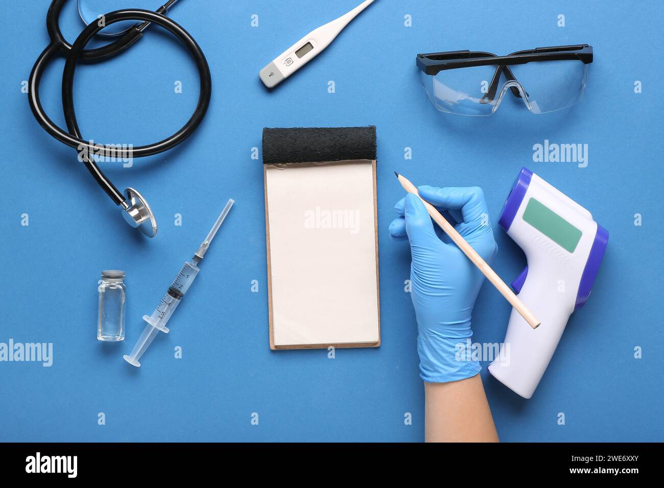 Writing medic in blue hi-res stock photography and images - Alamy