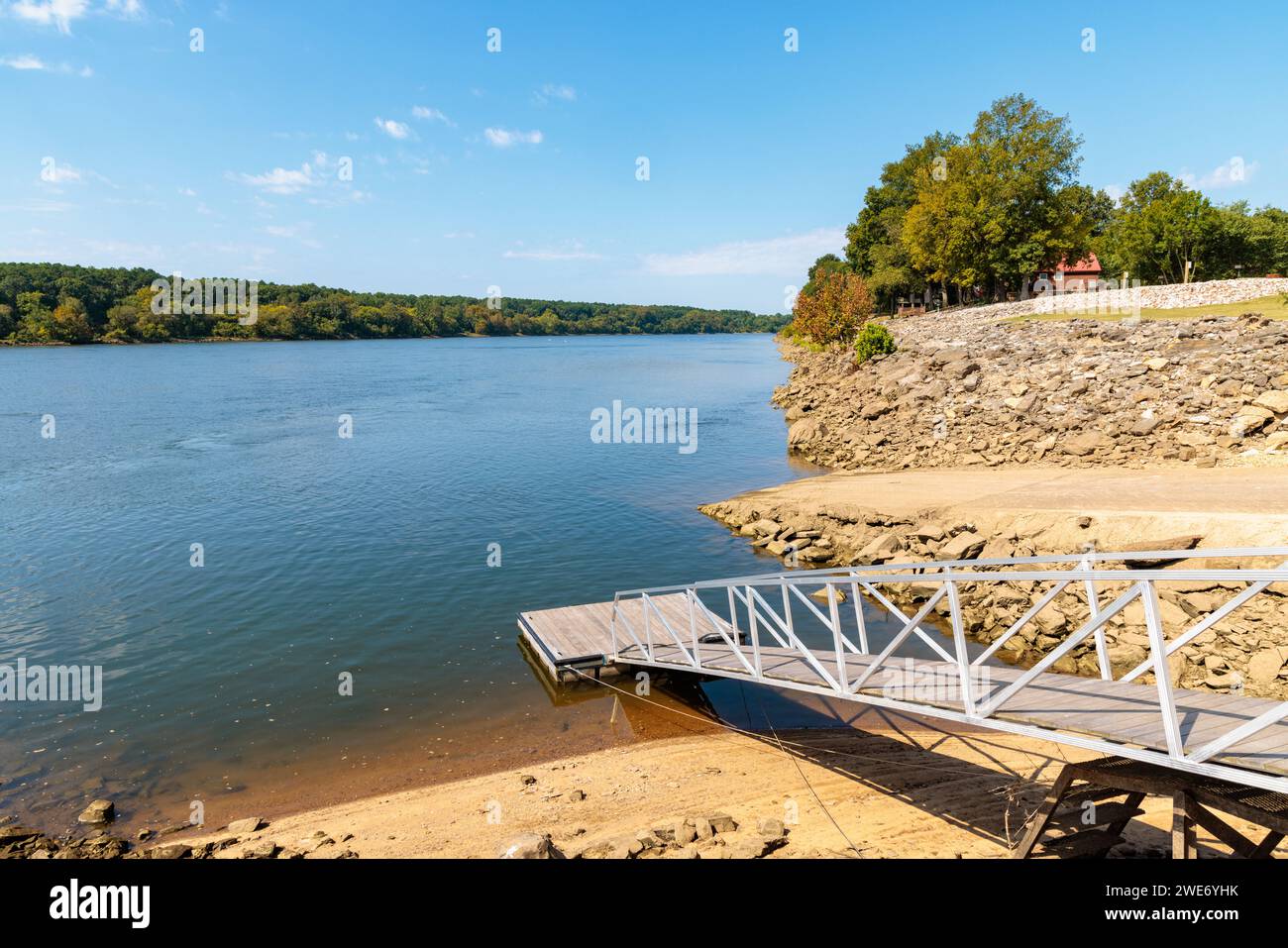 Floating dock and pier next to a boat ramp at Botel Campground on the ...