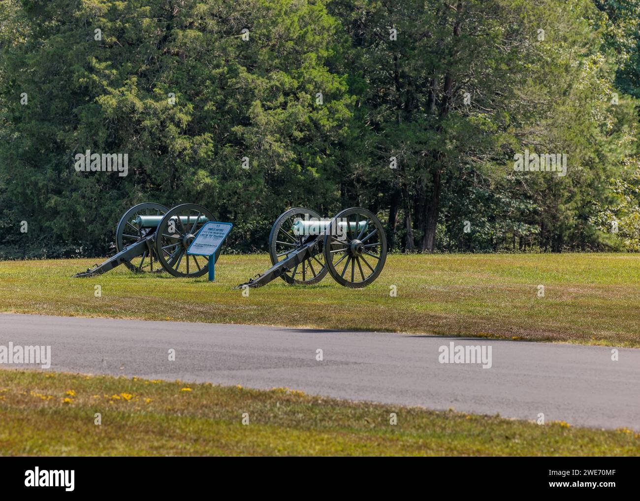 Cannons on the battlefield at the Shiloh National Military Park in ...