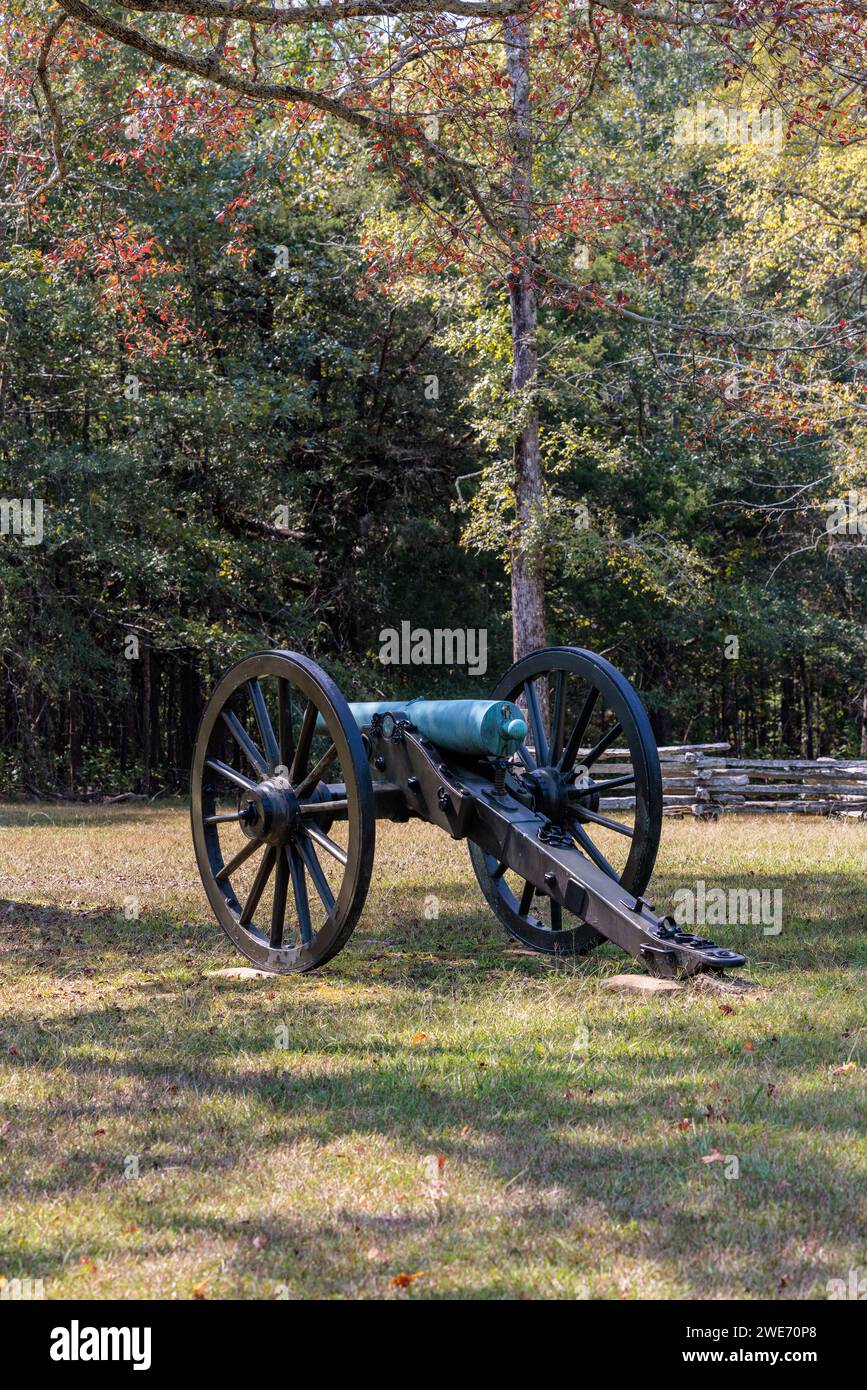 Cannon on the battlefield at the Shiloh National Military Park in ...