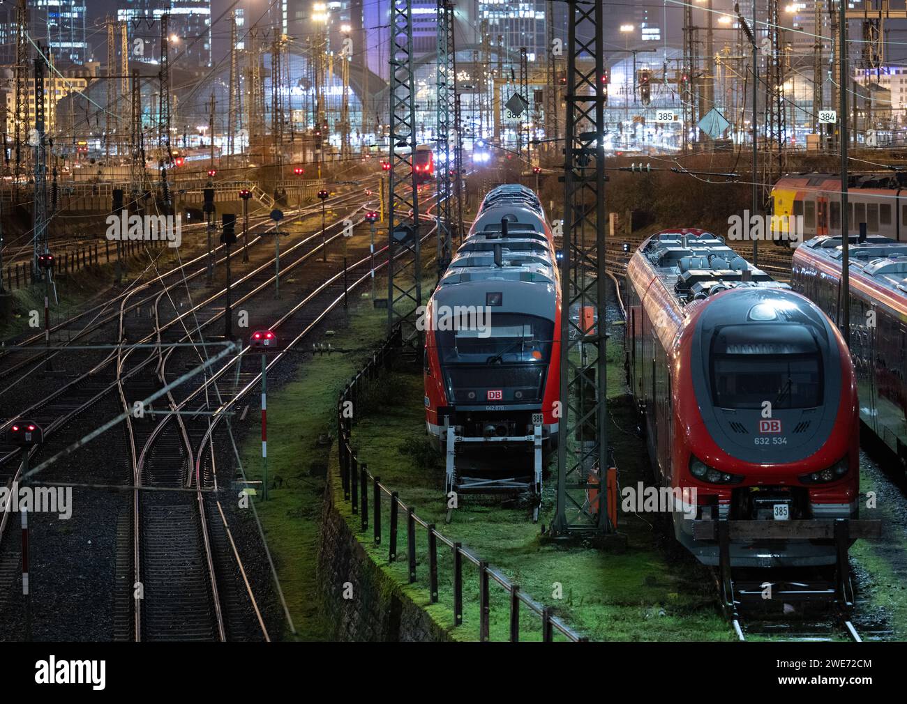 23 January 2024, Hesse, Frankfurt/Main: Stalled trains at the main ...
