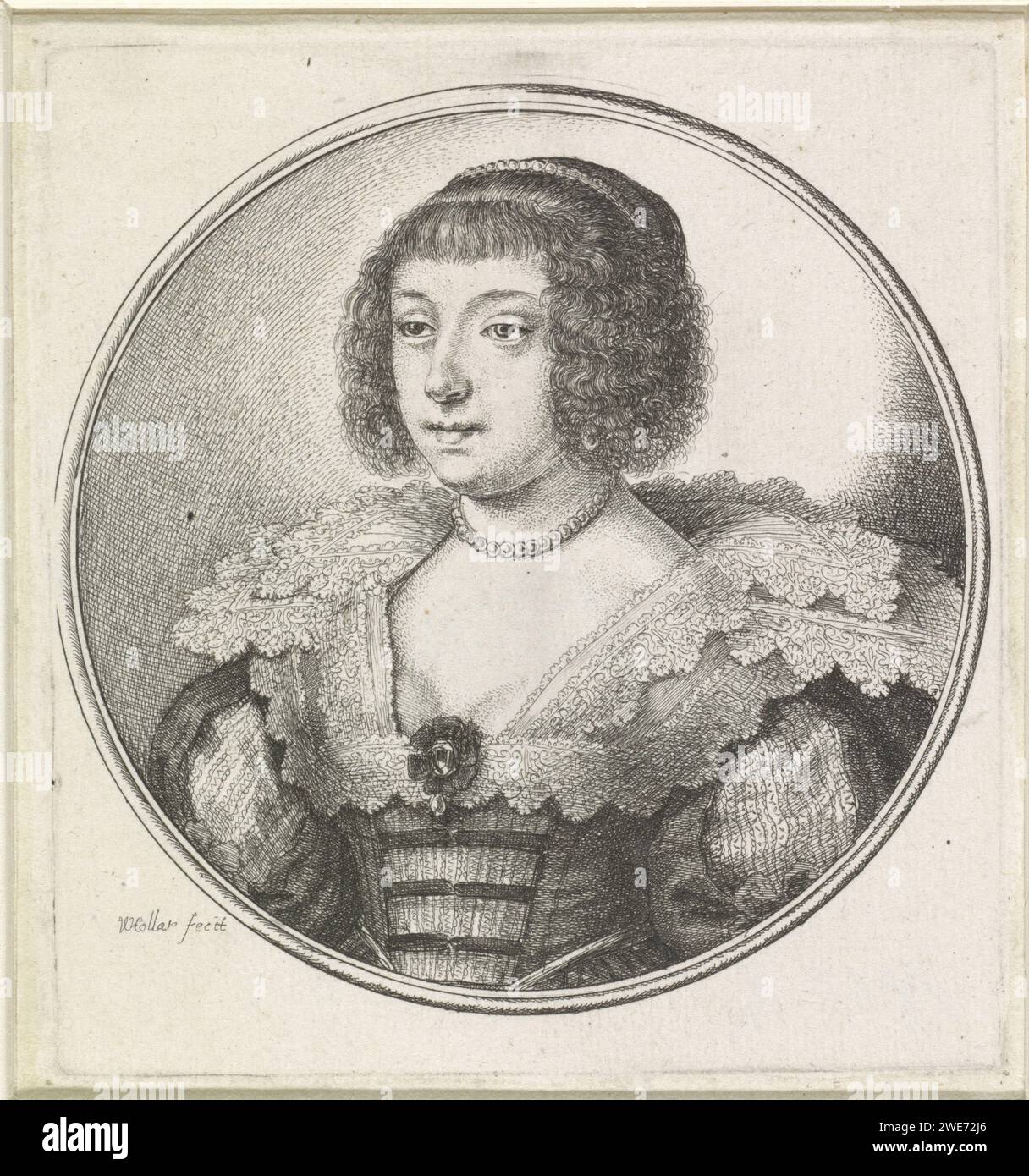 Richly executed lace collar hi-res stock photography and images - Alamy