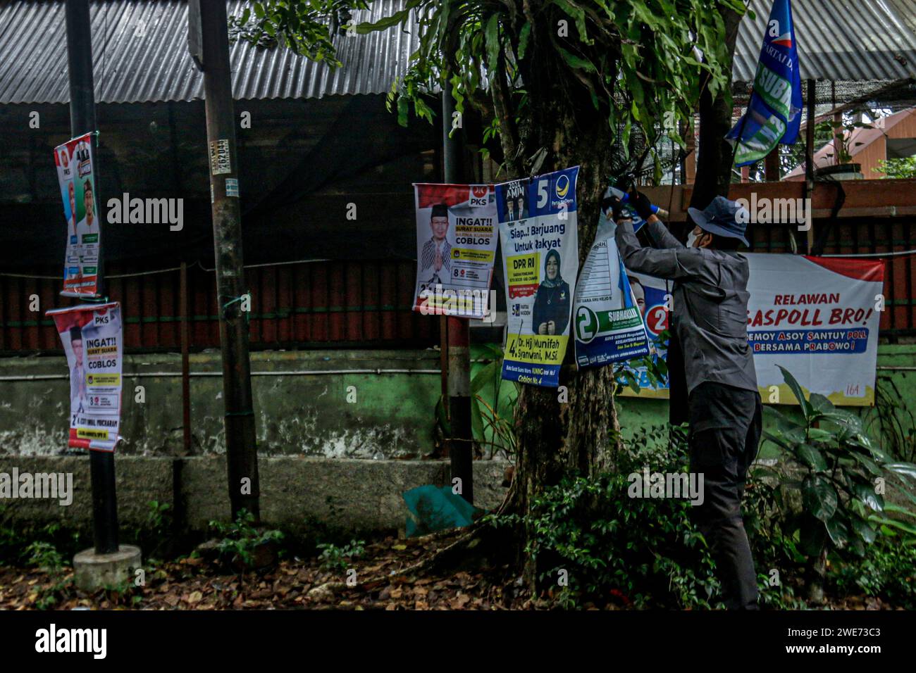 Officers remove visual media campaigning for political parties in Bogor ...