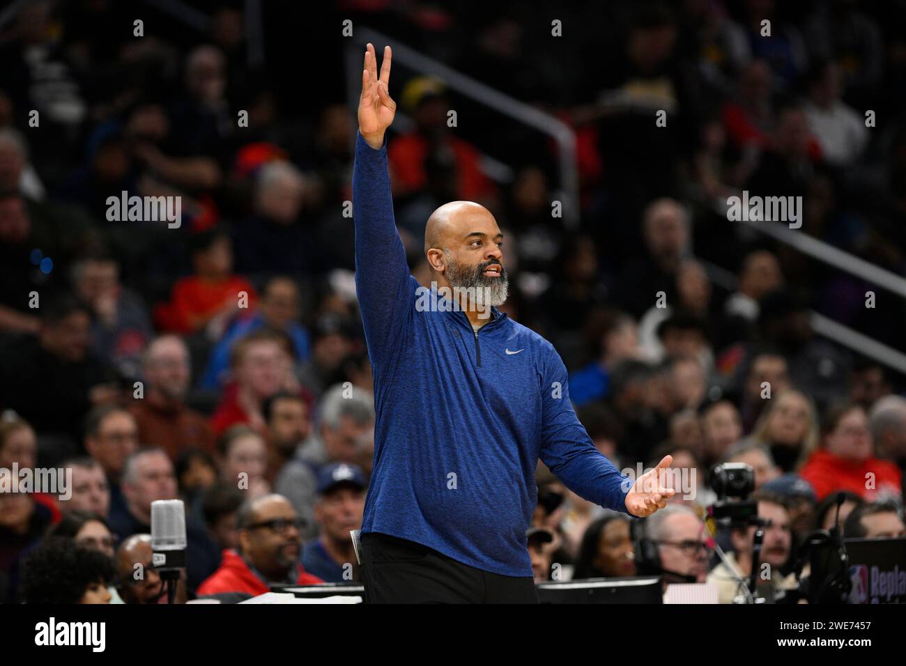 Washington Wizards head coach Wes Unseld Jr. in action during the first ...
