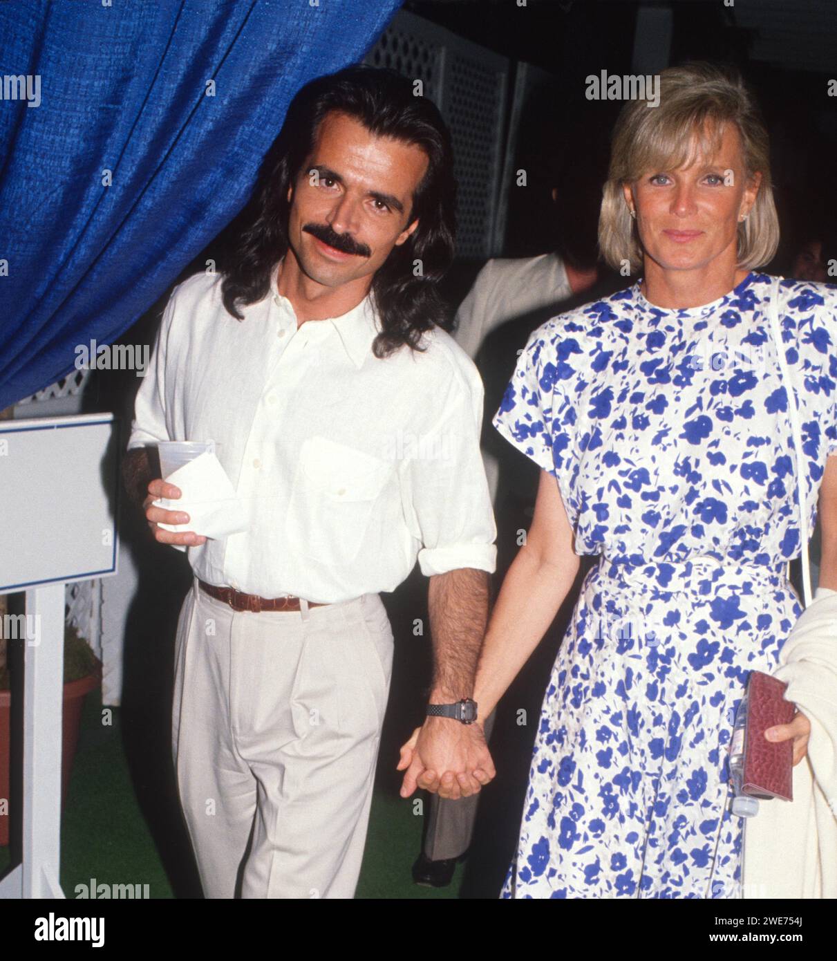 Linda evans 1987 hi-res stock photography and images - Alamy