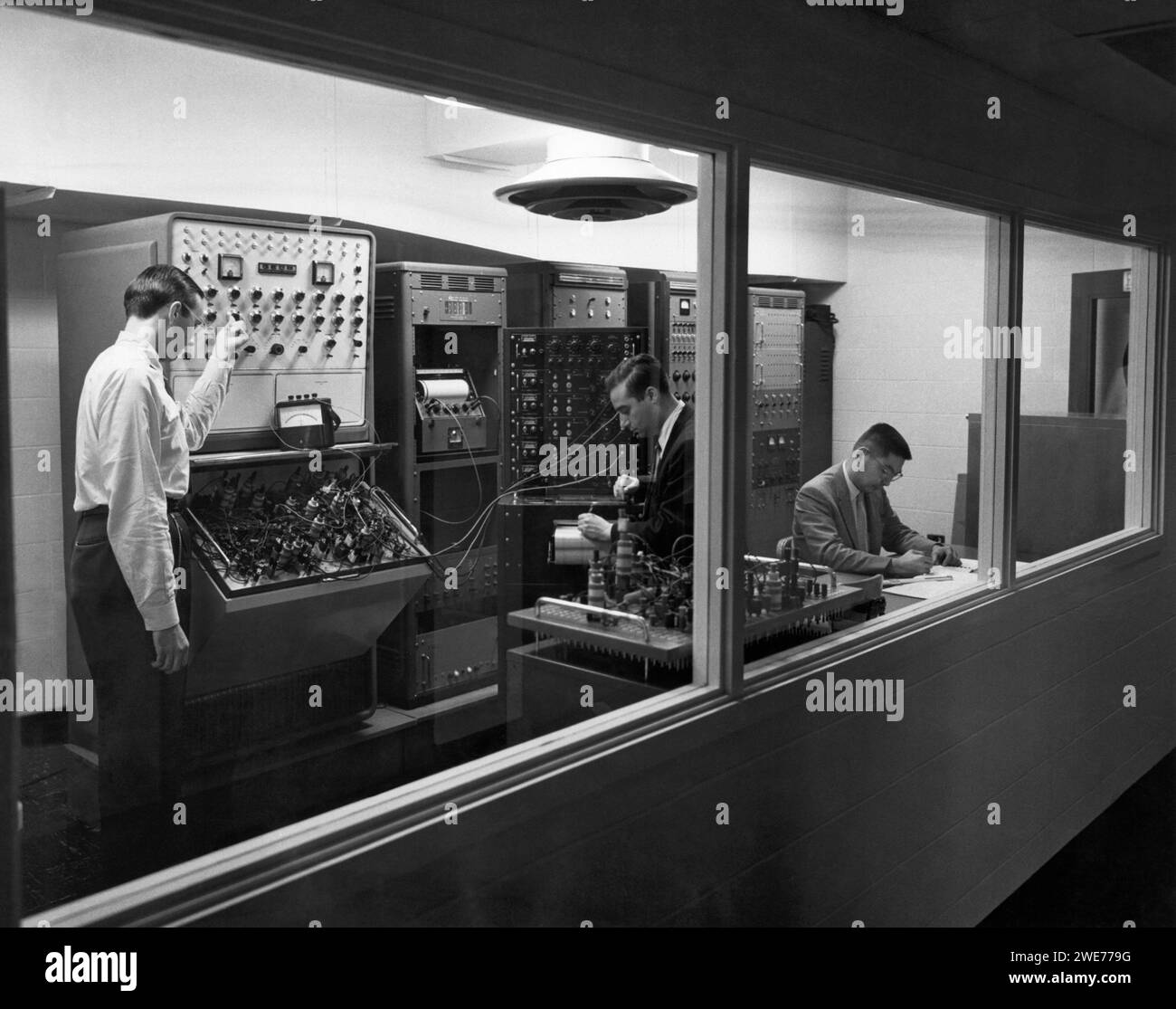 Engineers use analogue computers Stock Photo - Alamy