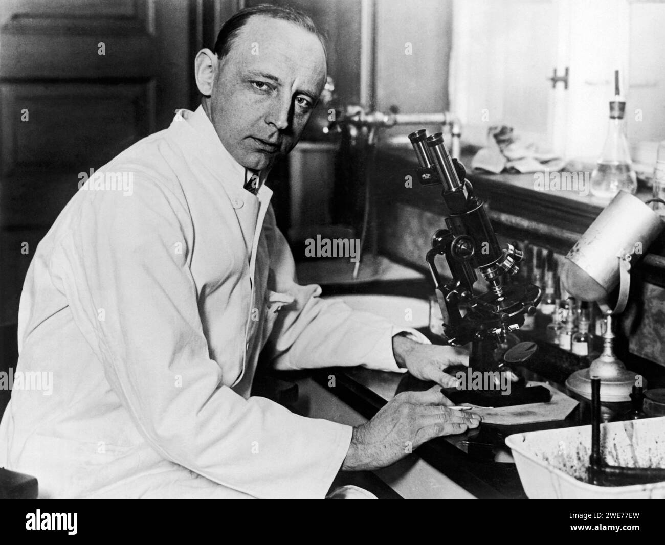 Tuberculosis doctor and researcher Stock Photo - Alamy