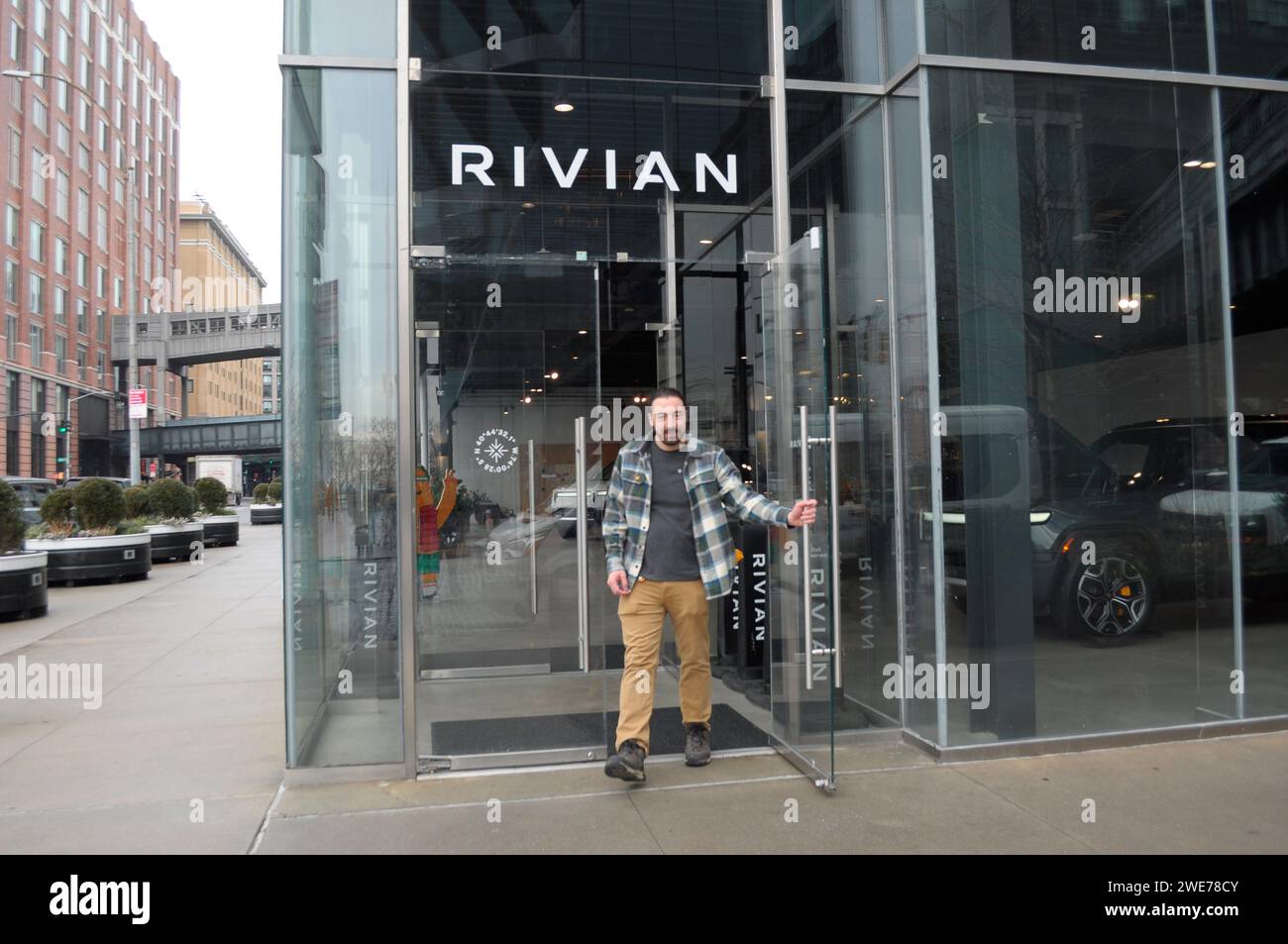 Rivian logo hi-res stock photography and images - Alamy