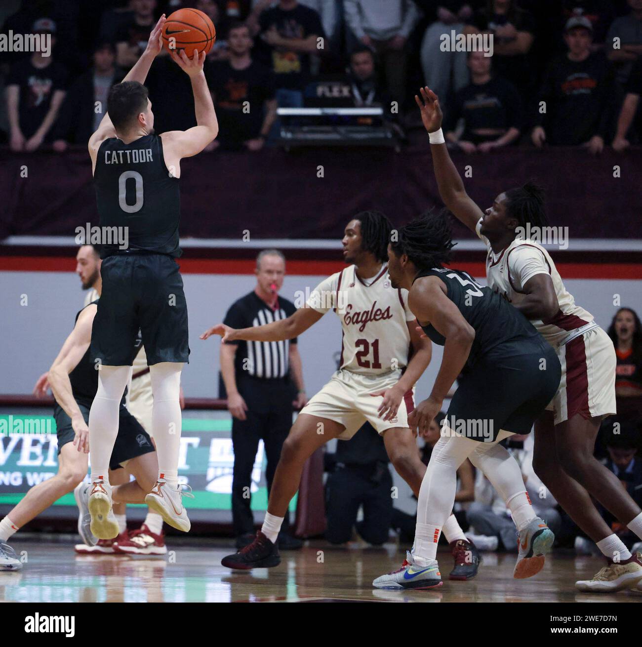 Virginia Tech's Hunter Cattoor (0) shoots a 3-point basket against ...