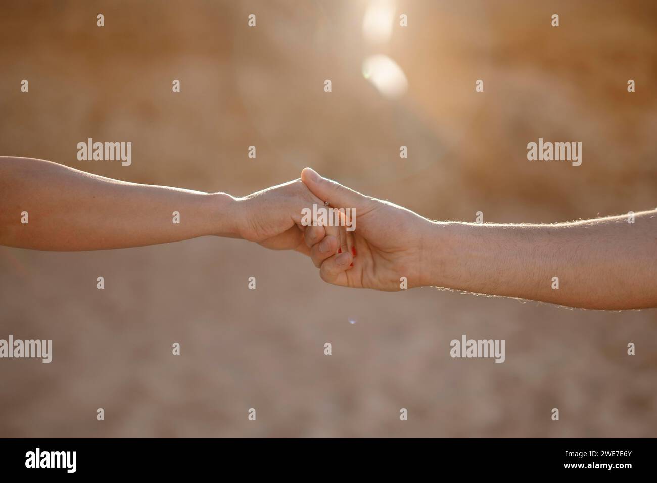Couple hand hi-res stock photography and images - Alamy
