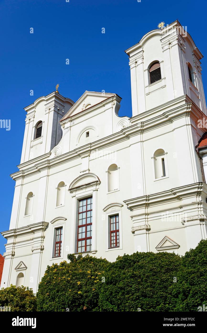 White facade catholic church hi-res stock photography and images - Alamy
