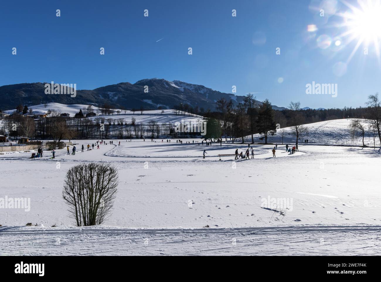 Winter panorama, Saalfelden am Steinernen Meer, Salzburg, ice skating ...