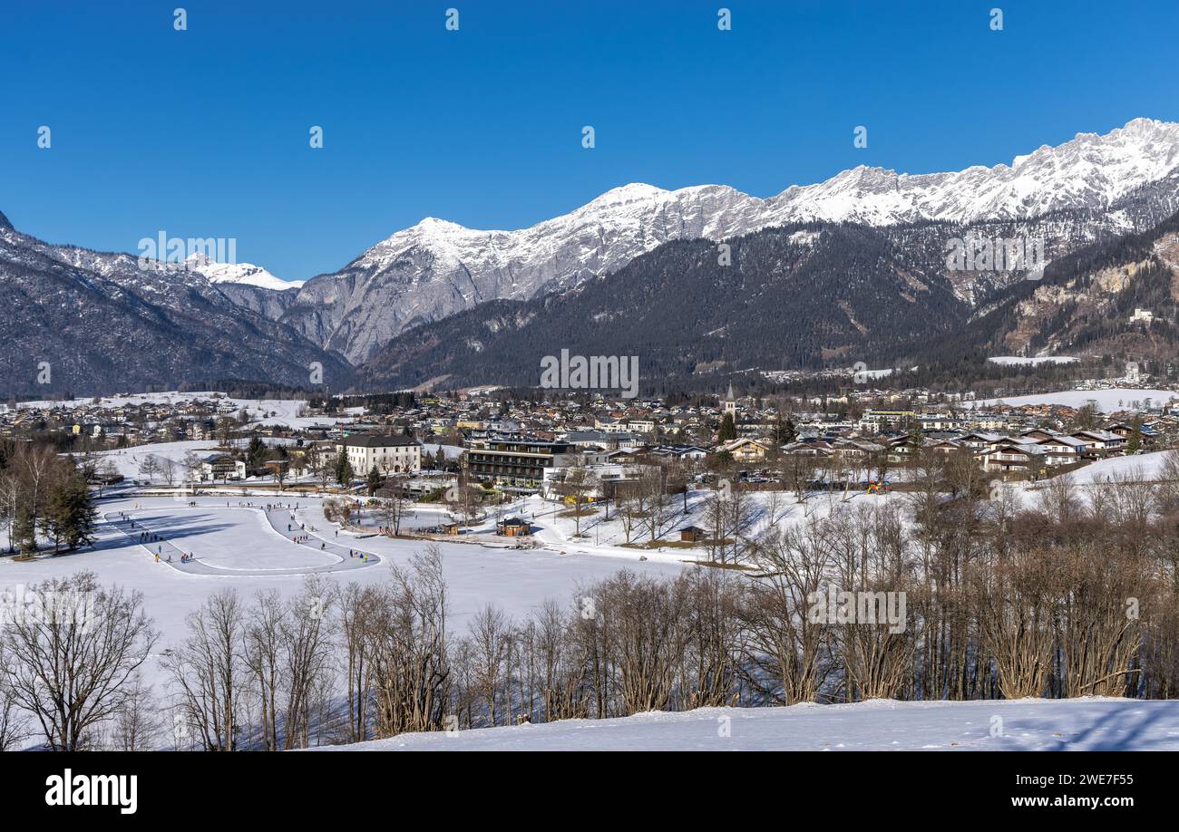 Winter panorama, Saalfelden am Steinernen Meer, Salzburg, ice skating ...