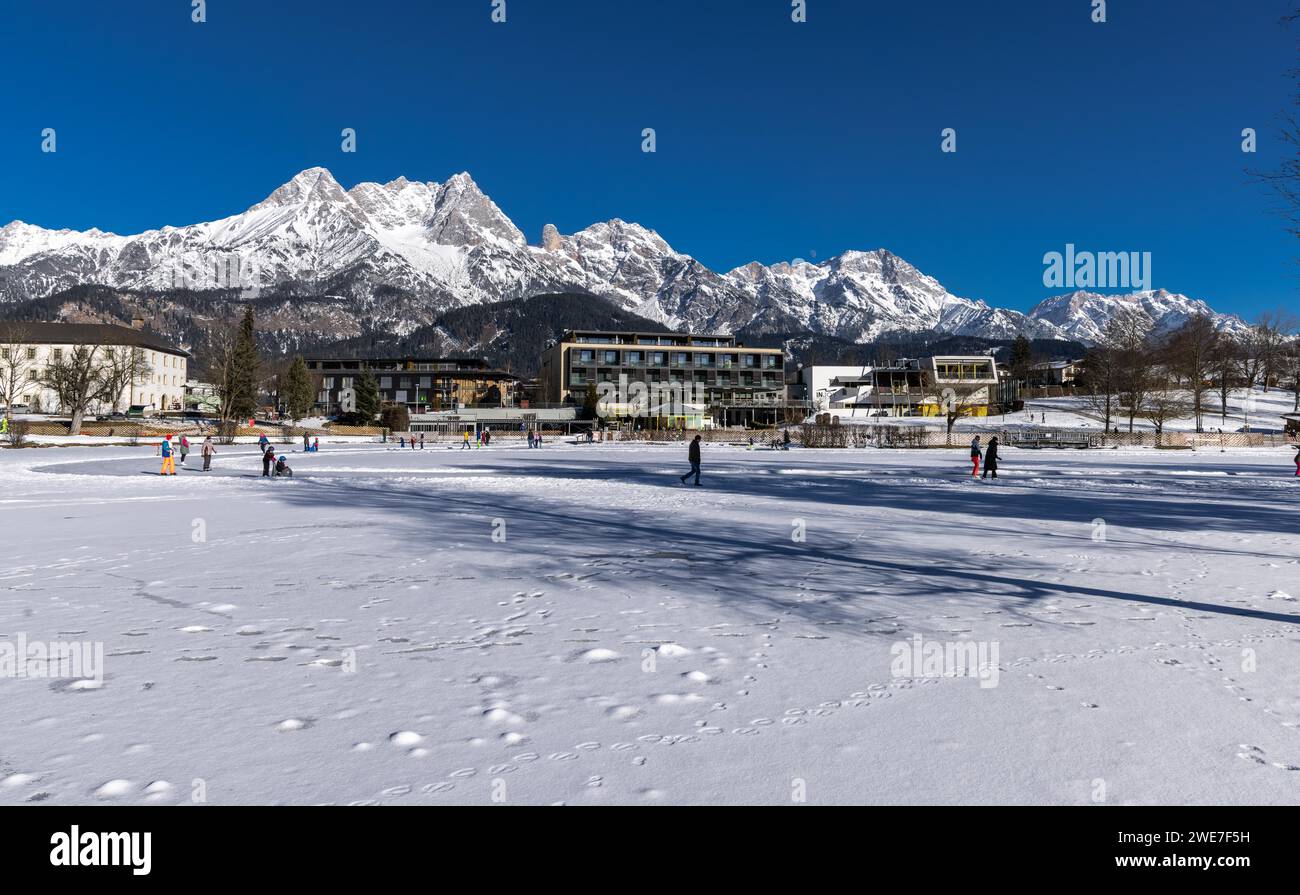 Winter panorama, Saalfelden am Steinernen Meer, Salzburg, ice skating ...