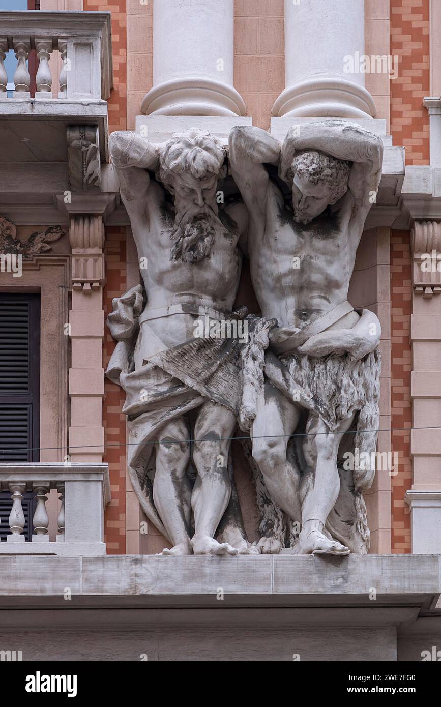 Genoa historic sculpture hi-res stock photography and images - Alamy