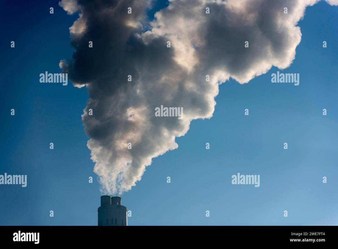 Symbolic image energy transition, fossil fuels, smoking chimney ...