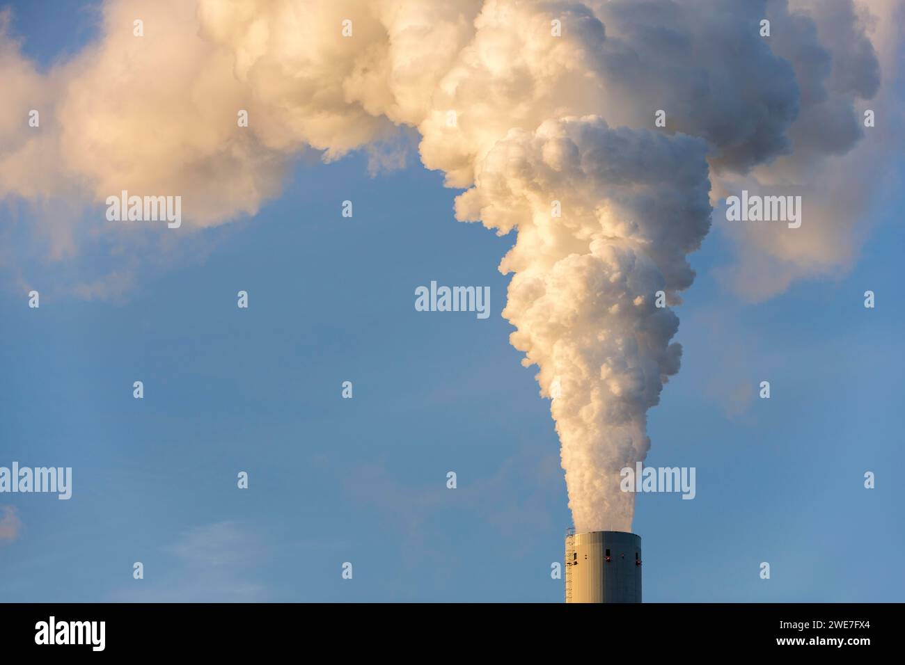 Symbolic image energy transition, fossil fuels, smoking chimney ...