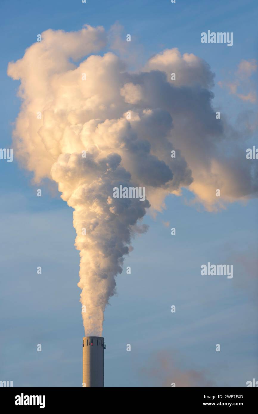 Symbolic image energy transition, fossil fuels, smoking chimney ...
