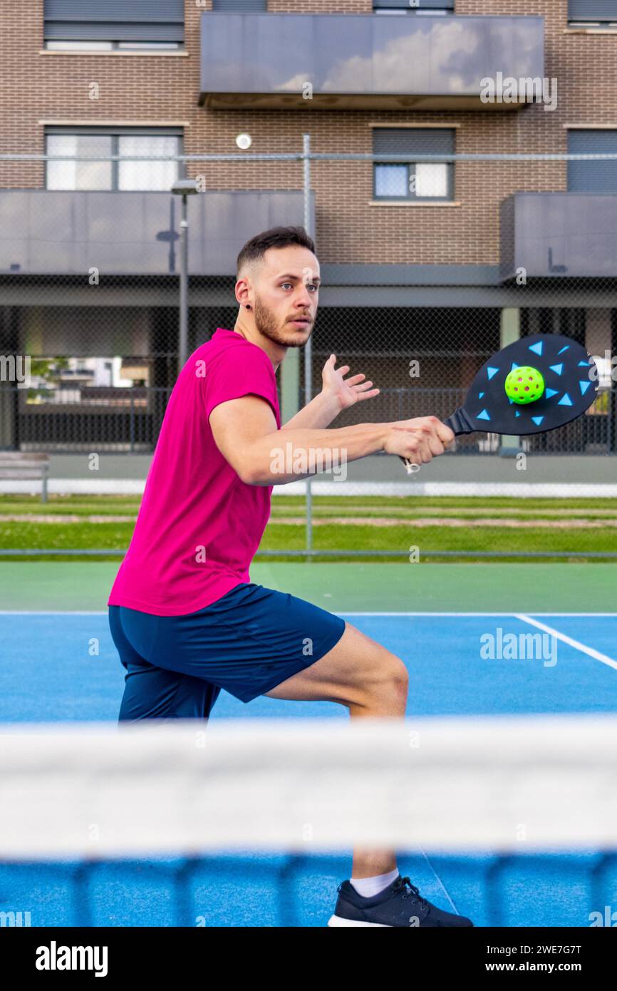 Backhand pickleball hi-res stock photography and images - Alamy