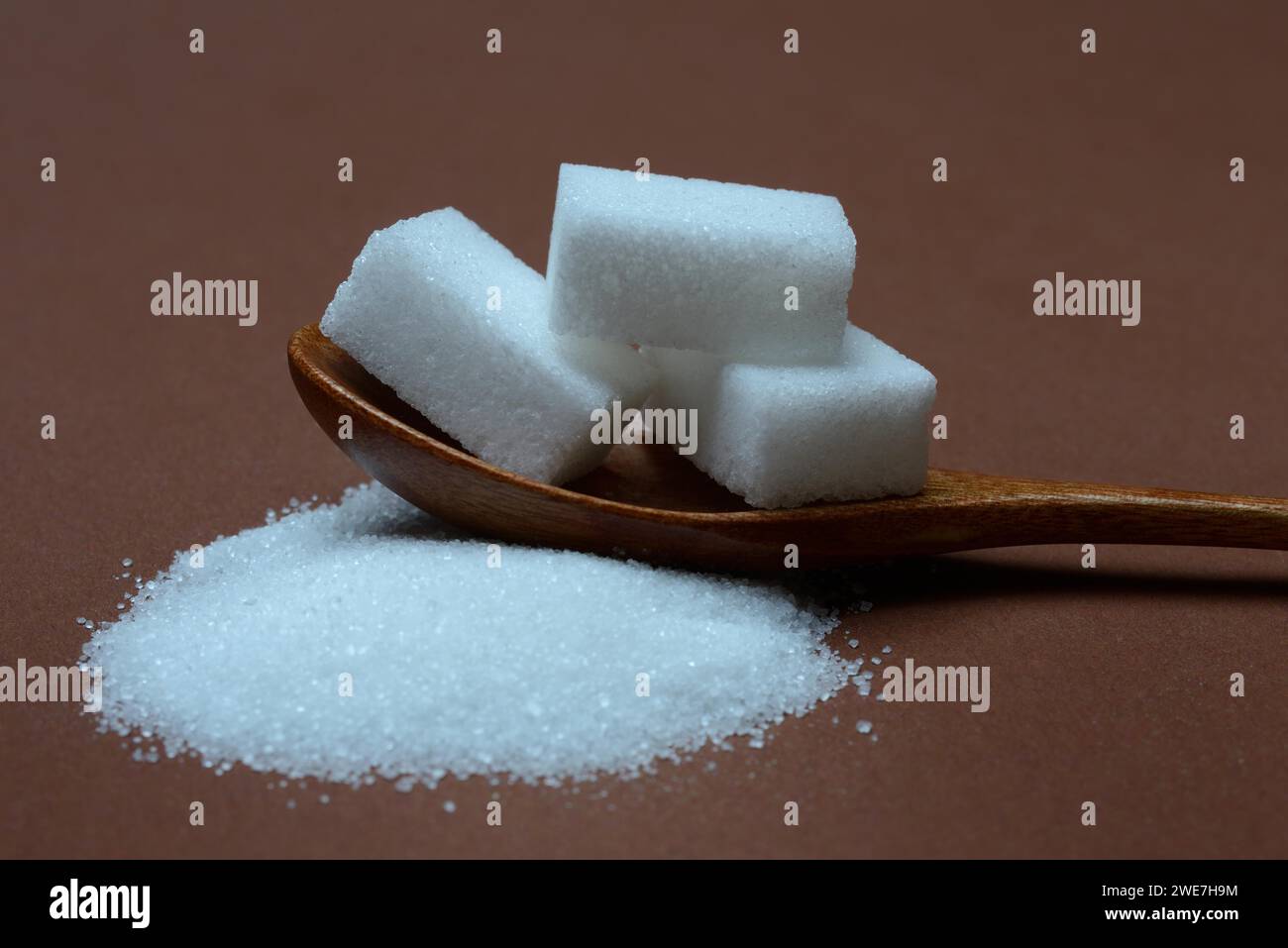Sugar cubes eat hi-res stock photography and images - Alamy