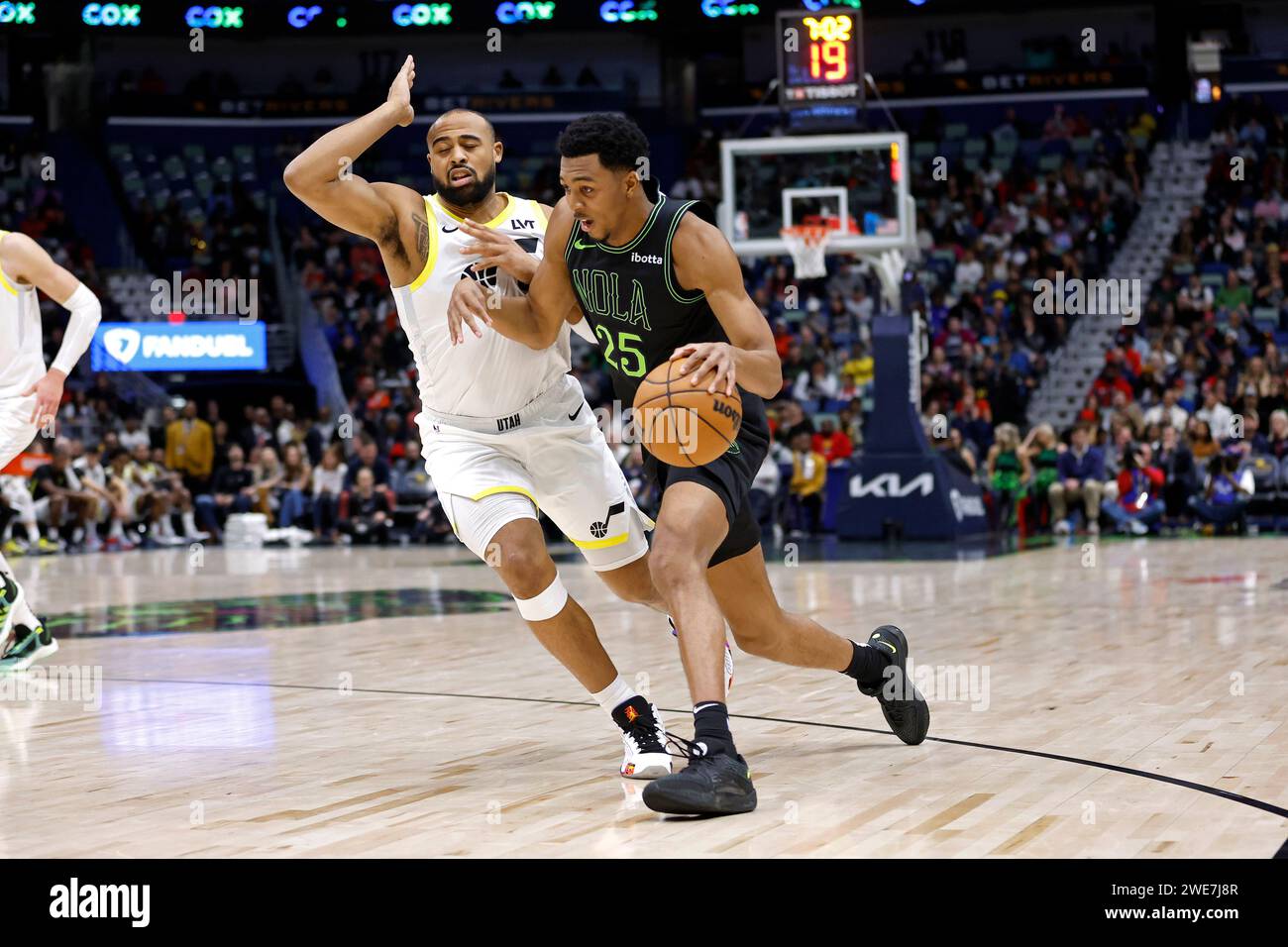 New Orleans Pelicans guard Trey Murphy III (25) drives to the basket as ...