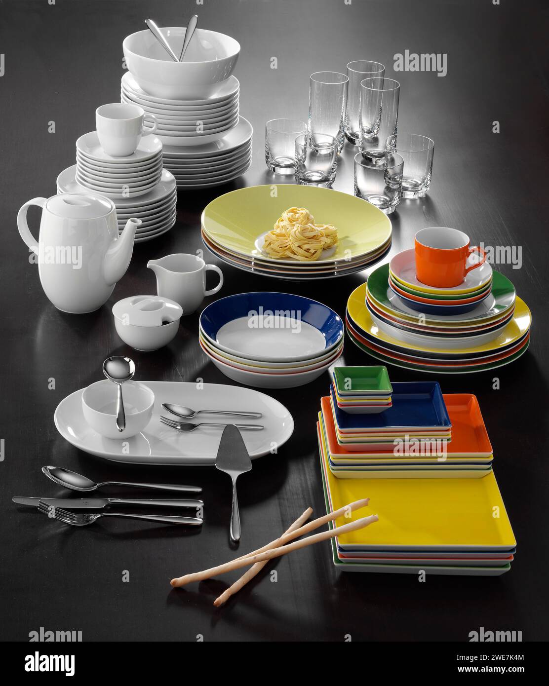 Table with plates and cutlery hi-res stock photography and images - Alamy