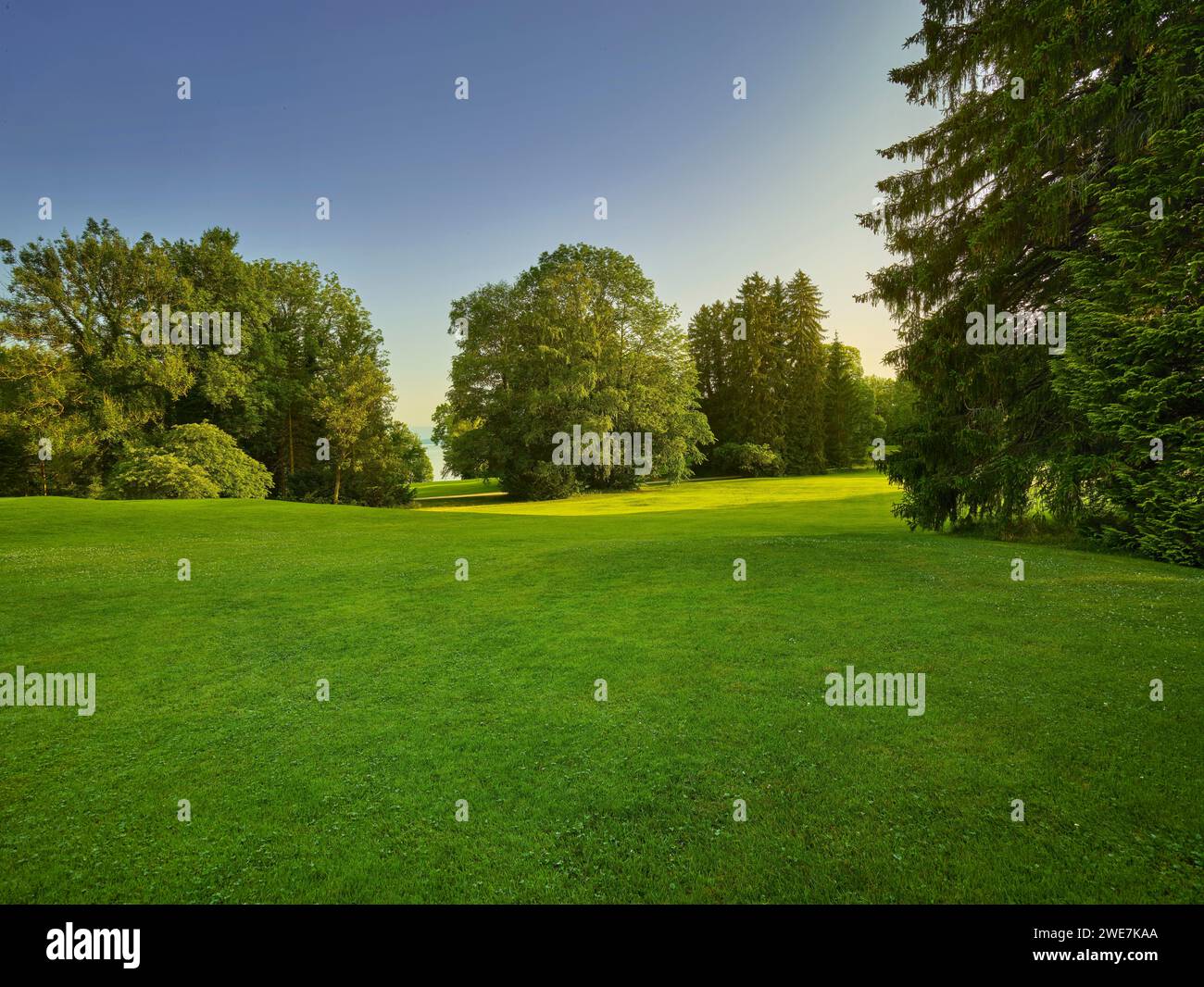 Golf ground hi-res stock photography and images - Alamy