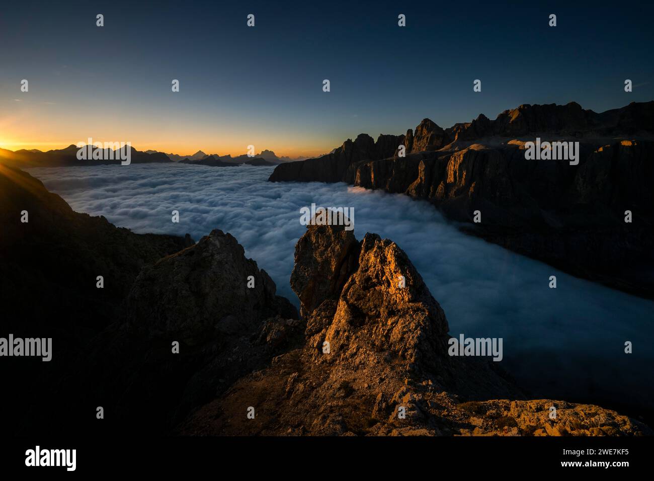 Sunrise over a sea of fog and Dolomite peaks in the background, Corvara ...