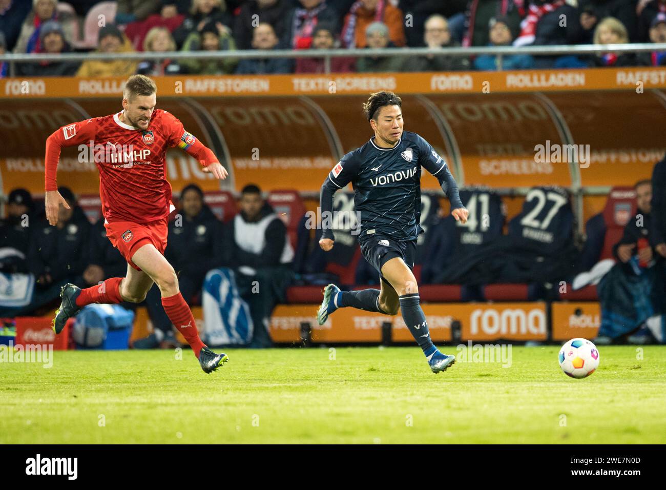 Football match, captain Patrick MAINKA 1.FC Heidenheim chases Takuma ...