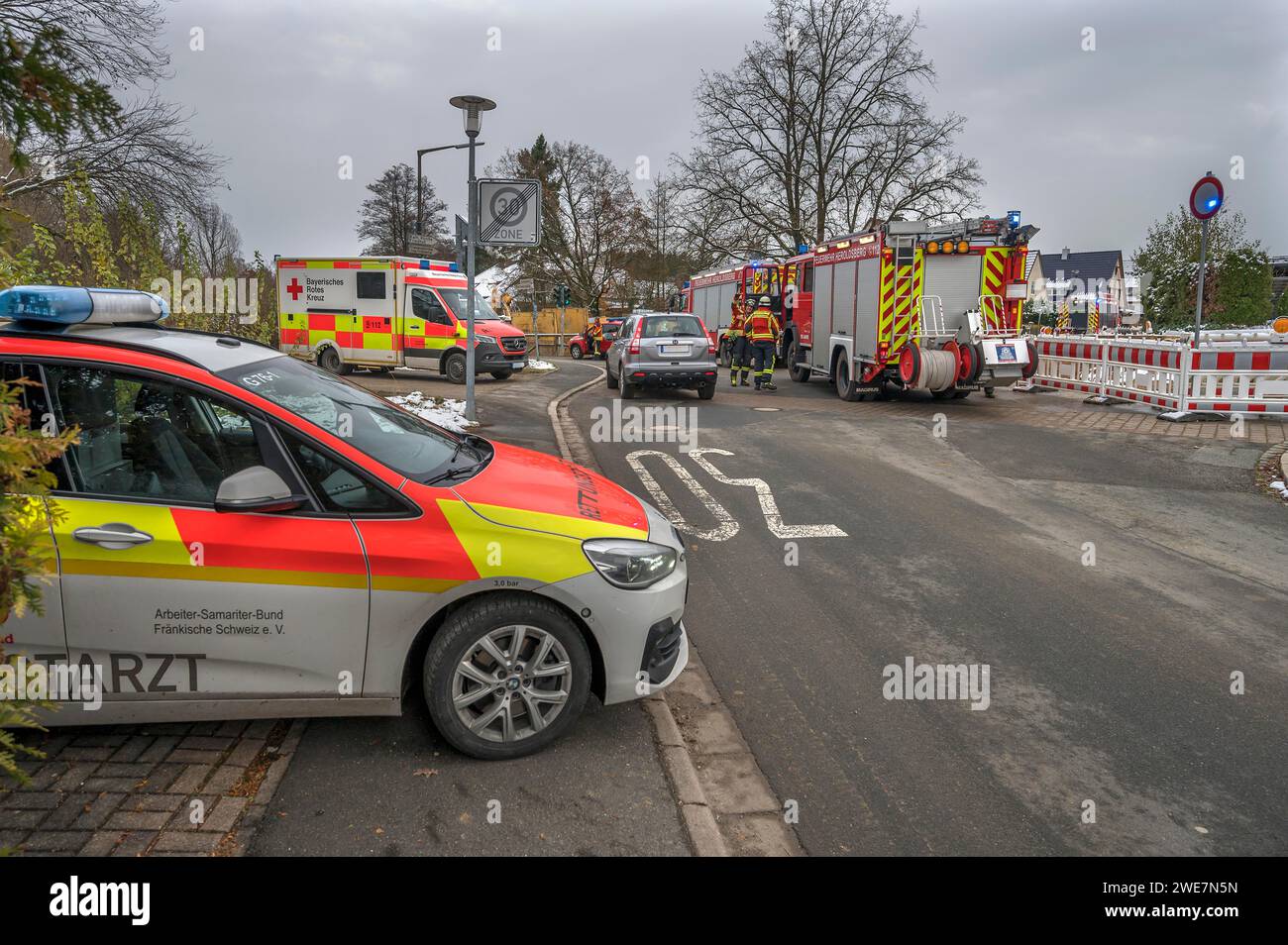 Emergency doctor and fire brigade response to a construction site ...