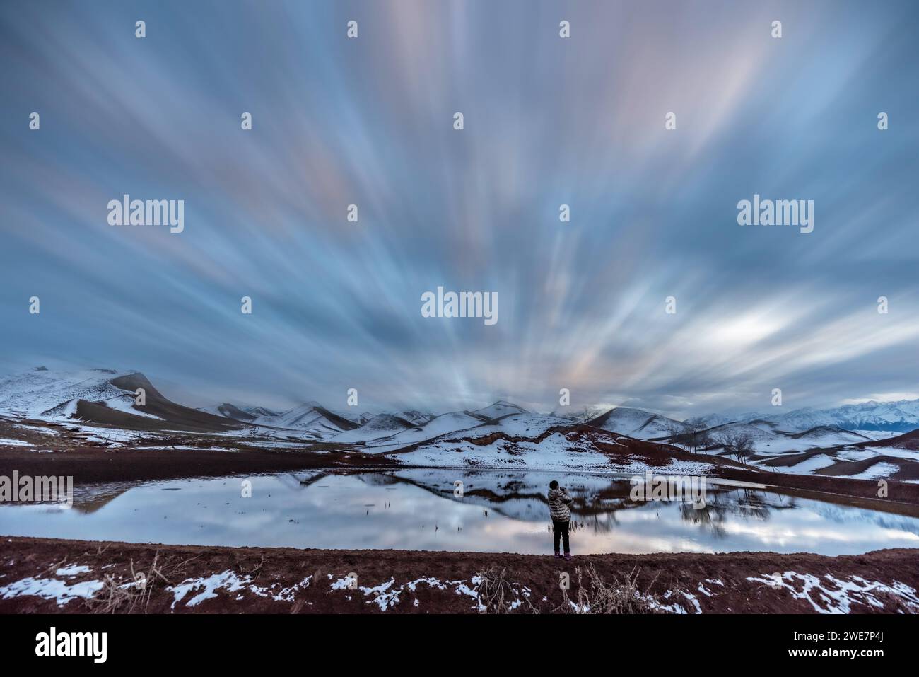 KARAMAY, CHIAN - JANUARY 25, 2023 - Tourists look at the snow scenery ...