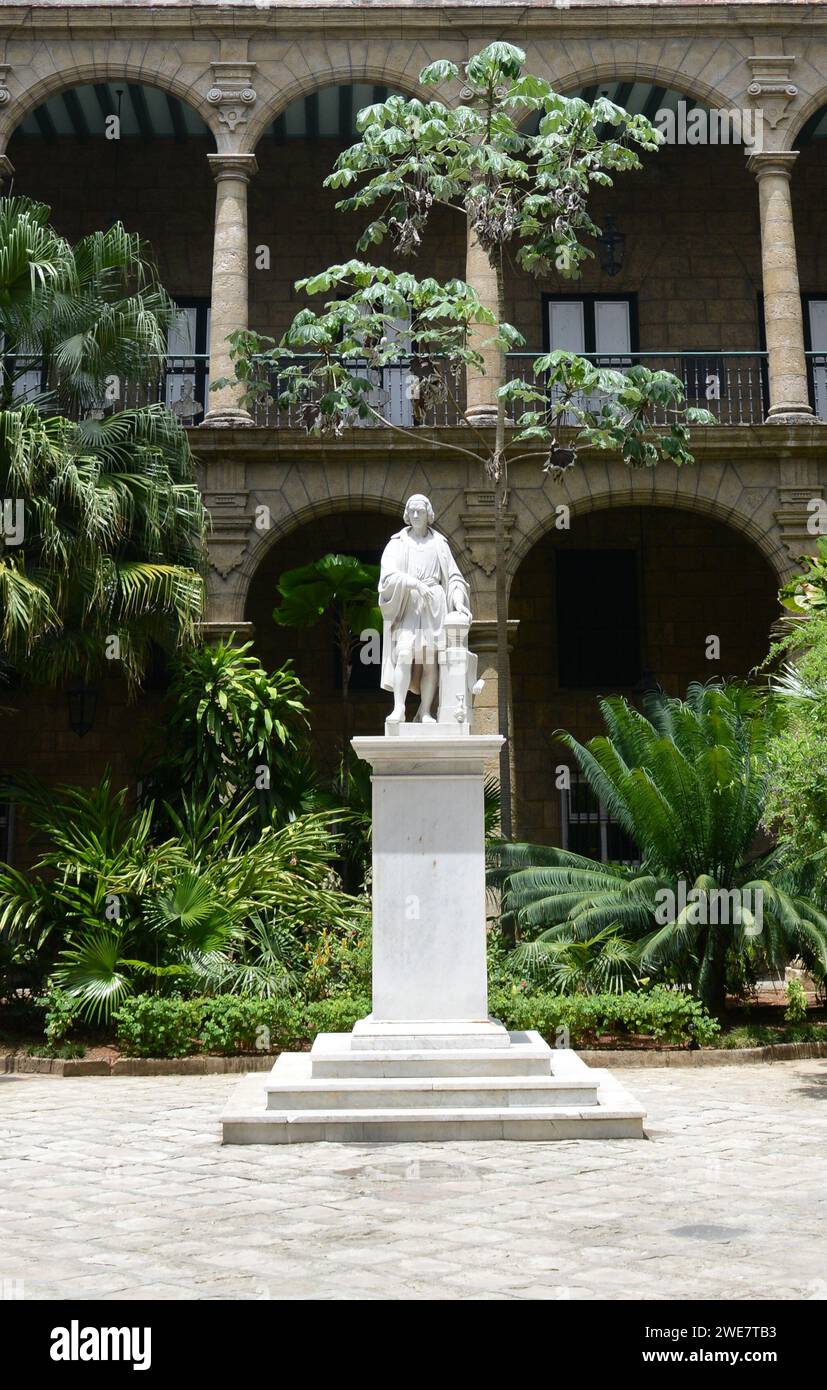 Statue of Christopher Columbus in the courtyard of the Palacio de Los ...