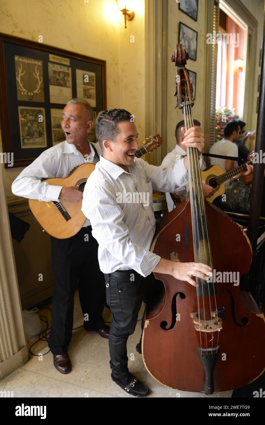 Cuban musicians hi-res stock photography and images - Alamy