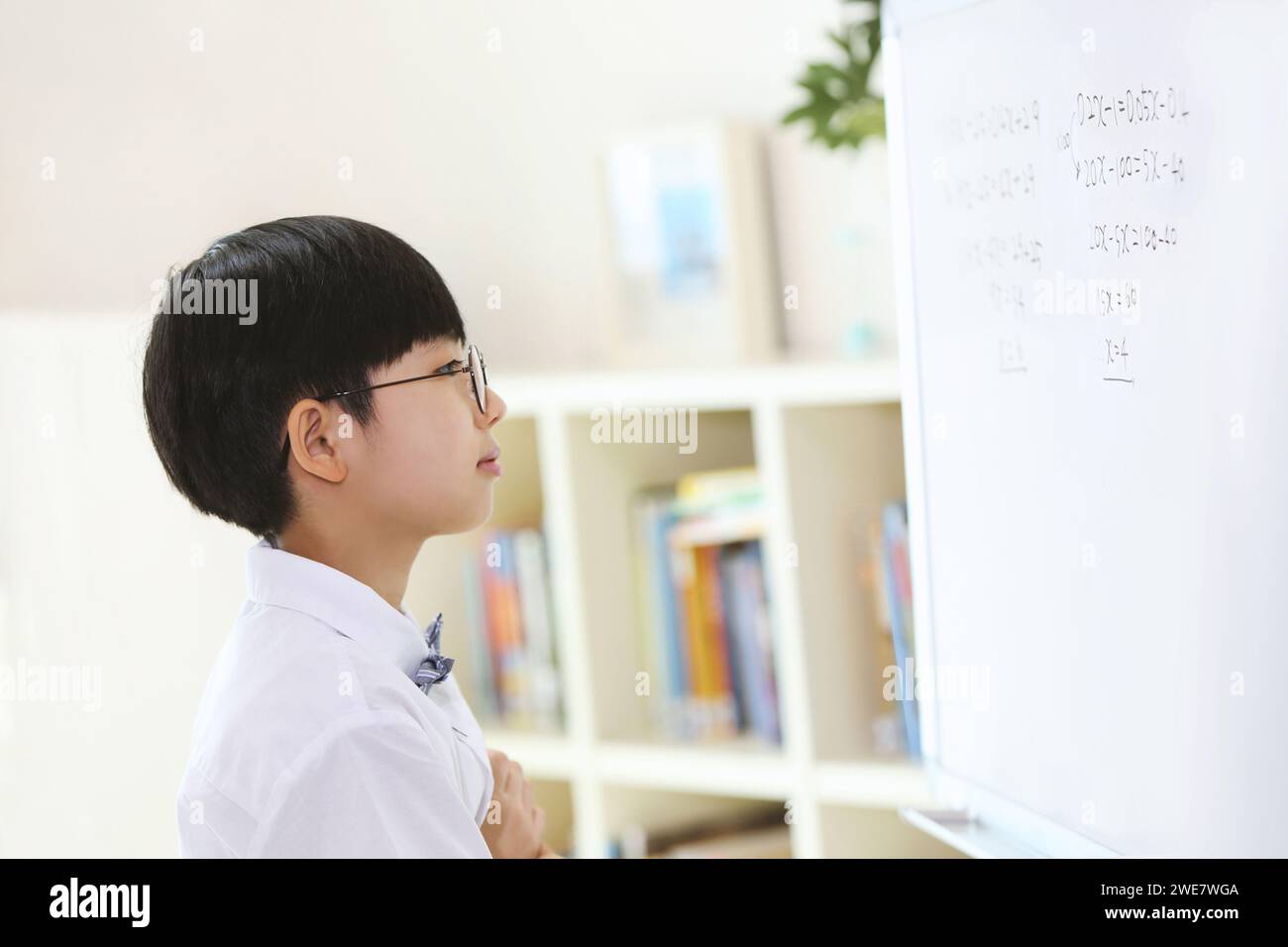 Student who solves problems hi-res stock photography and images - Alamy