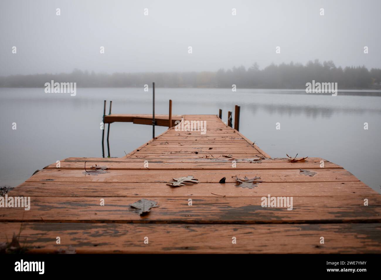 Rustic wood lake dock hi-res stock photography and images - Alamy