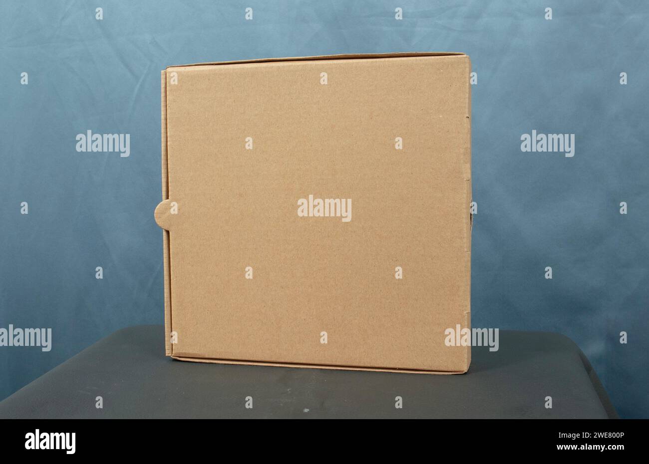 Dark warehouse boxes hi-res stock photography and images - Alamy