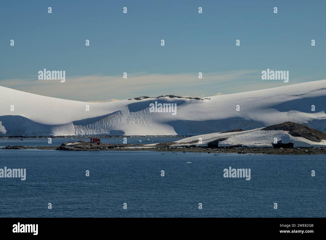 The glacial sceneray surrounding Mikkelsen Harbour, Antarctica Stock ...