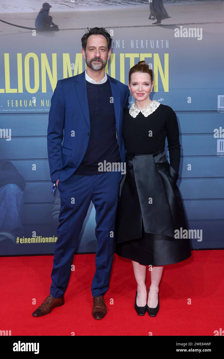 Kino Premiere - Eine Million Minuten Karoline Herfurth mit Ehemann Christopher Doll bei der ...
