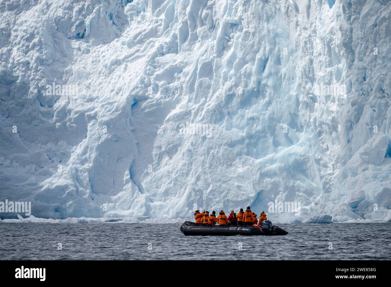 Expedition zodiac hi-res stock photography and images - Alamy