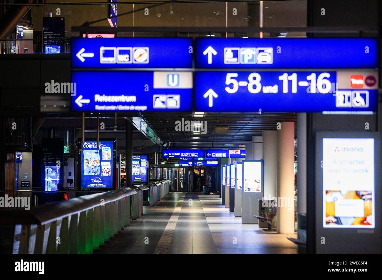 Der Hauptbahnhof Berlin während eines Streik der GDL am 23. Januar 2024 ... Der Hauptbahnhof Berlin während eines Streik der GDL am 23. Januar 2024 ...