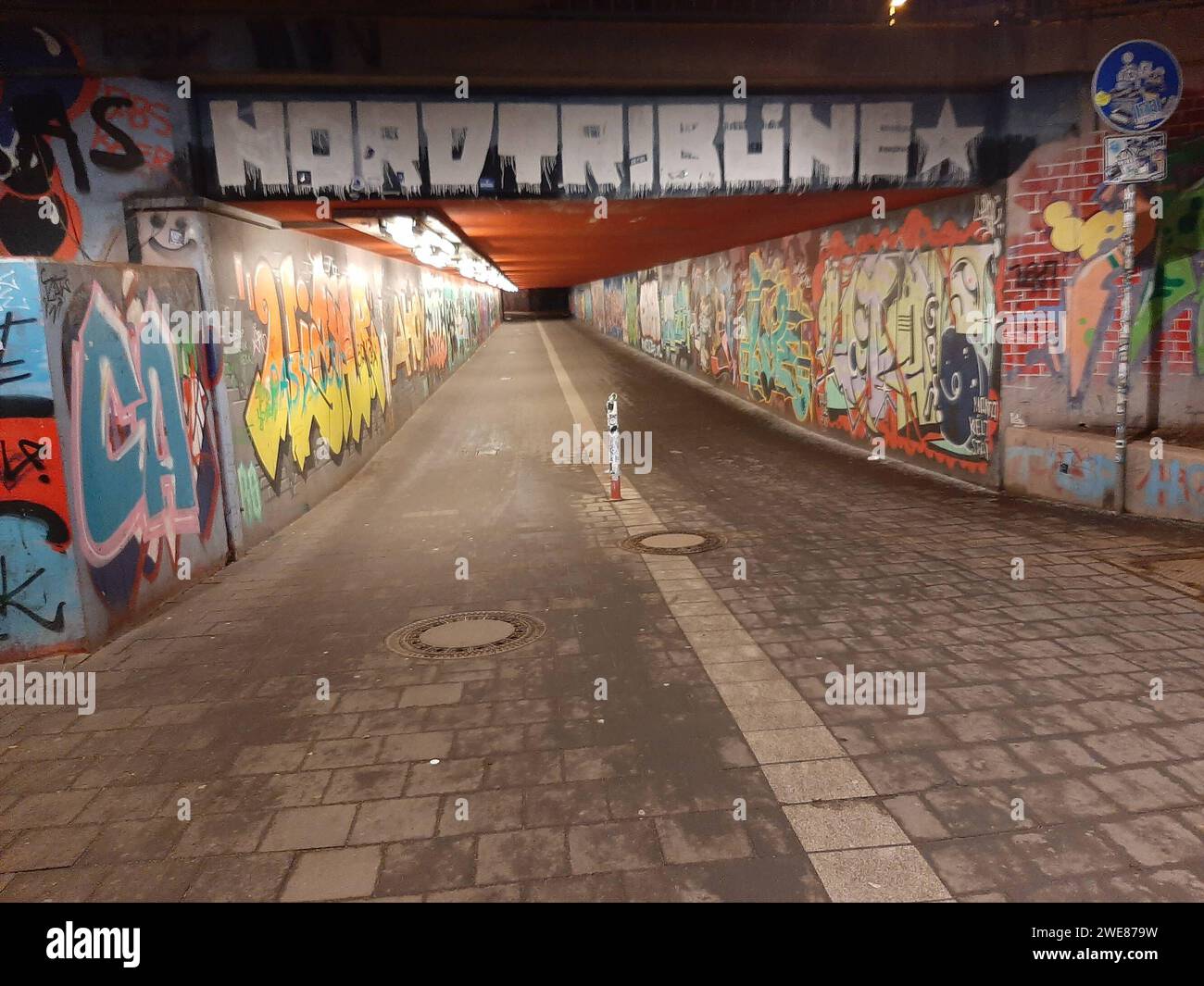 Eingang zur u bahn u bahn hi-res stock photography and images - Alamy