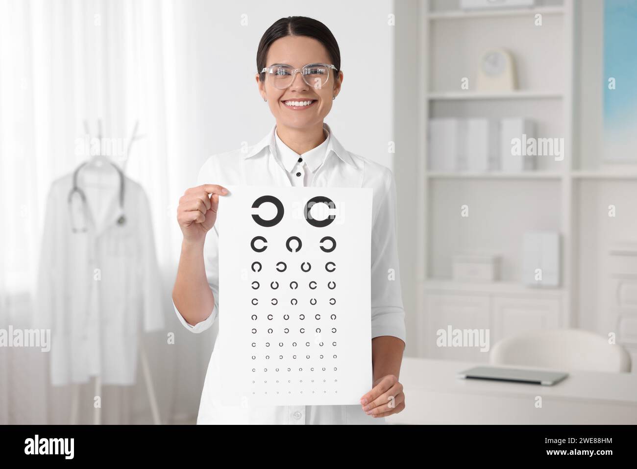 Landolt chart eye test hi-res stock photography and images - Alamy