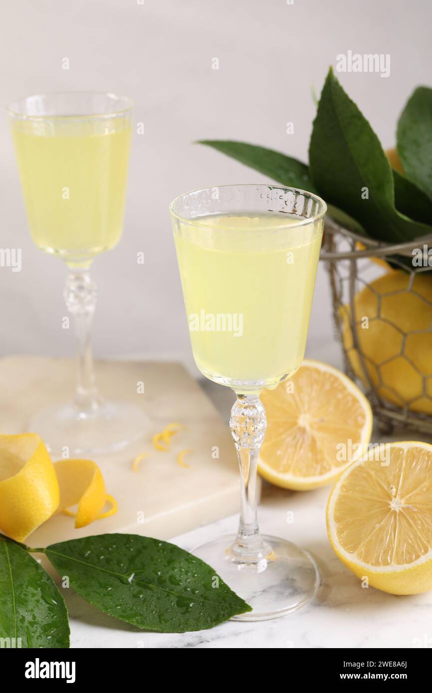 Lemons limoncello hi-res stock photography and images - Alamy