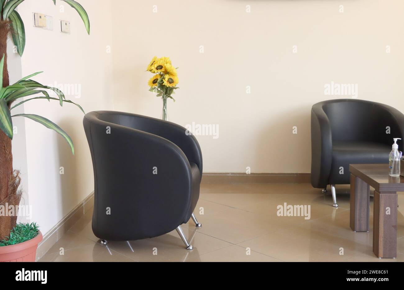 Visitor office reception hi-res stock photography and images - Alamy