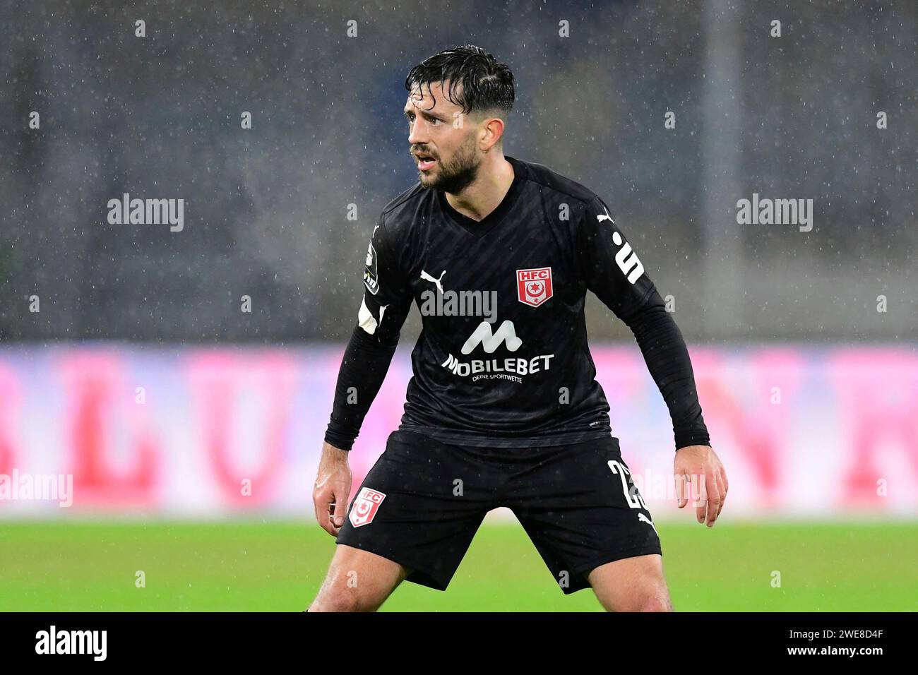 Duisburg, Deutschland. 23rd Jan, 2024. Besar Halimi ( Hallescher FC ...