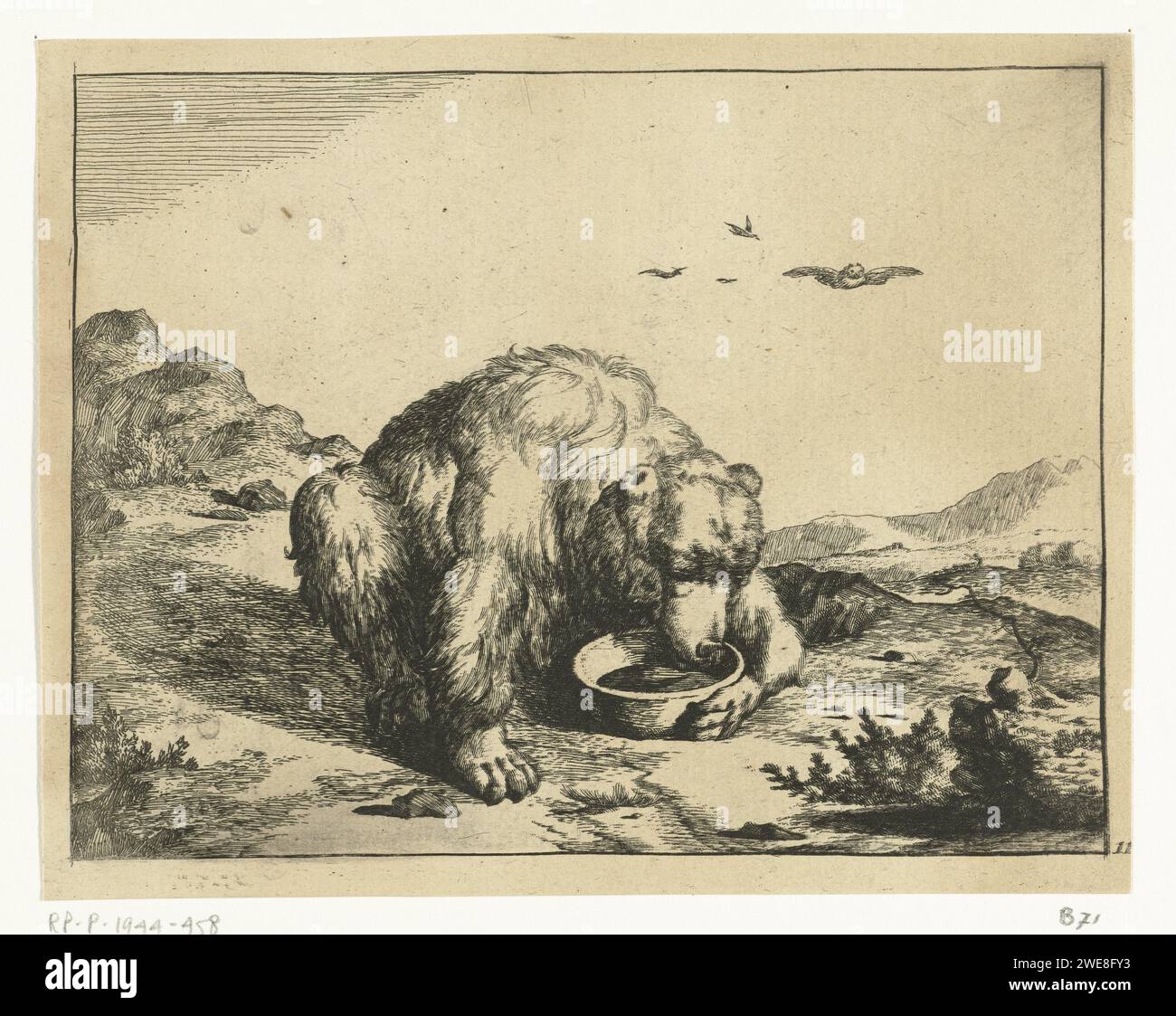 Seated bear, from the front, one leg around a bowl, Marcus de Bye ...