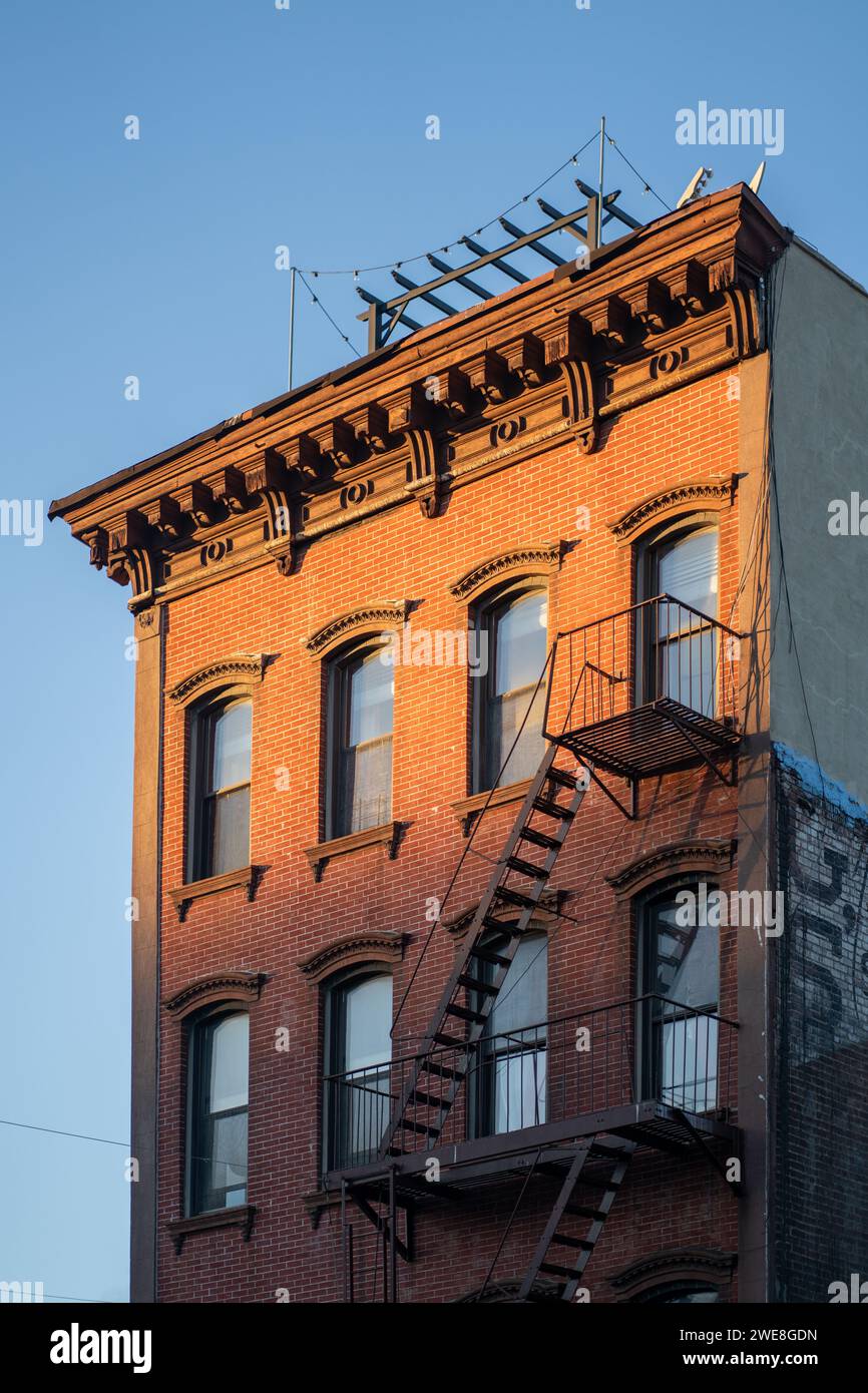 Brownstone building hi-res stock photography and images - Alamy