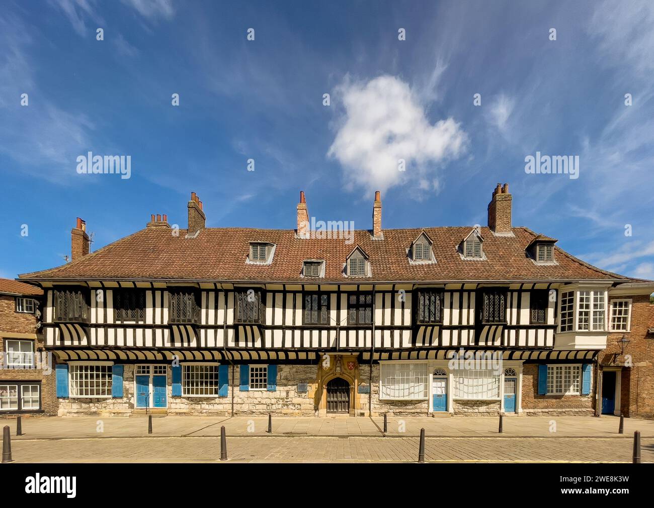Medieval timber framed building facade hi-res stock photography and ...