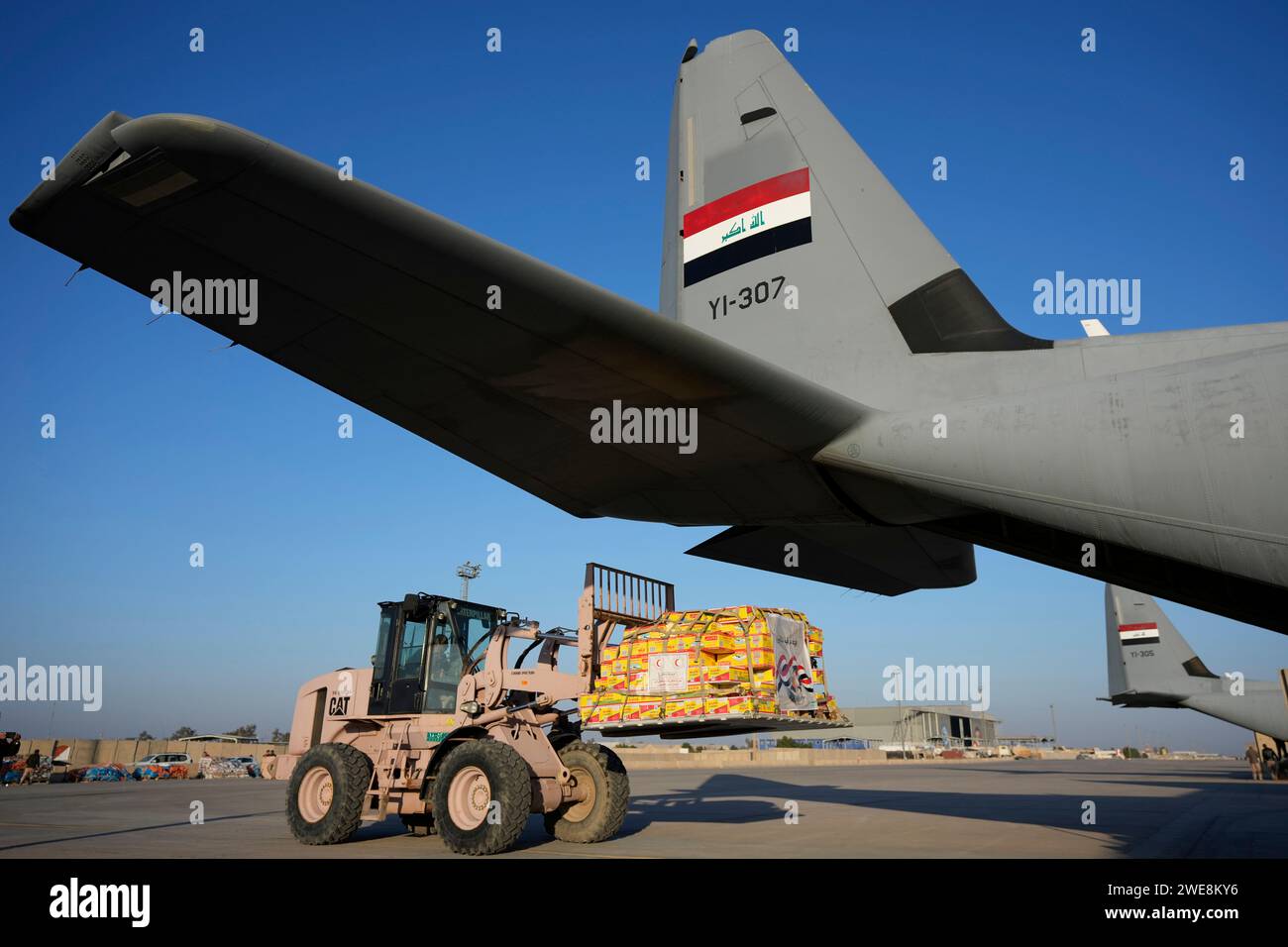 Iraqi security forces prepare for loading humanitarian aid from Red ...