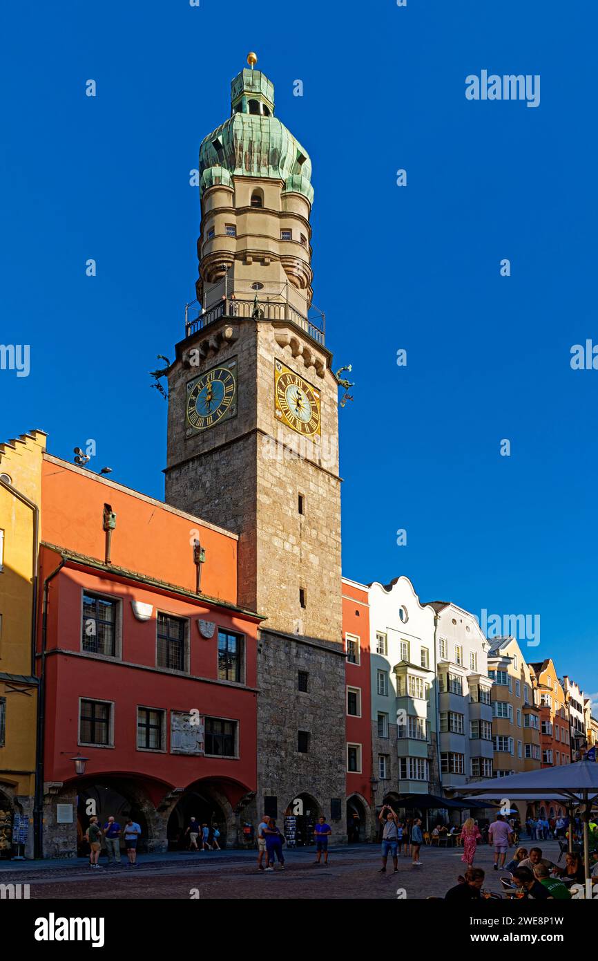 Straßenansicht, Historisches Rathaus, Stadtturm Stock Photo - Alamy